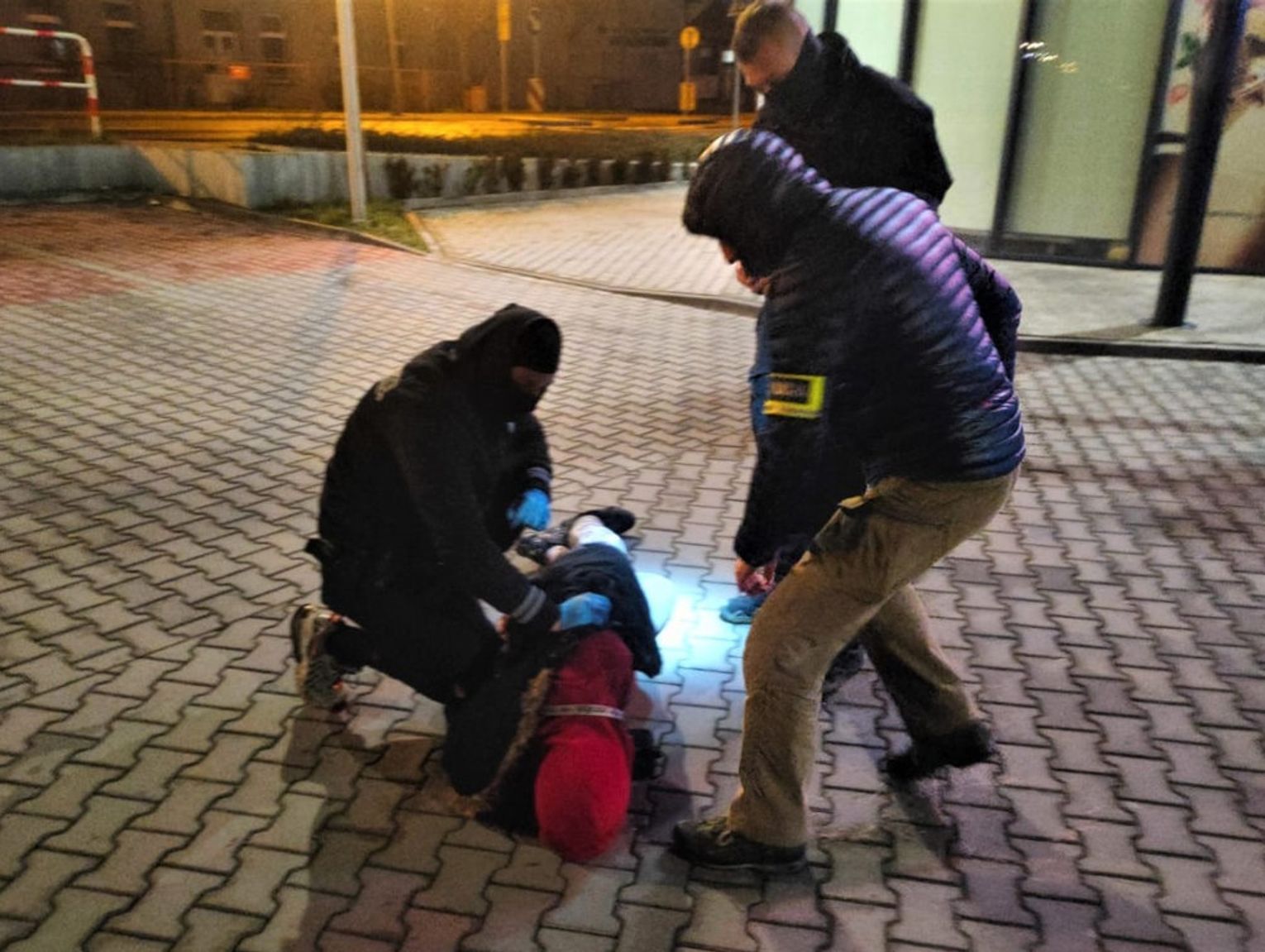 18-latek odpowie za usiłowanie zabójstwa 2 osób i potrącenie policjanta ... 18-latek odpowie za usiłowanie zabójstwa 2 osób i potrącenie policjanta ...
