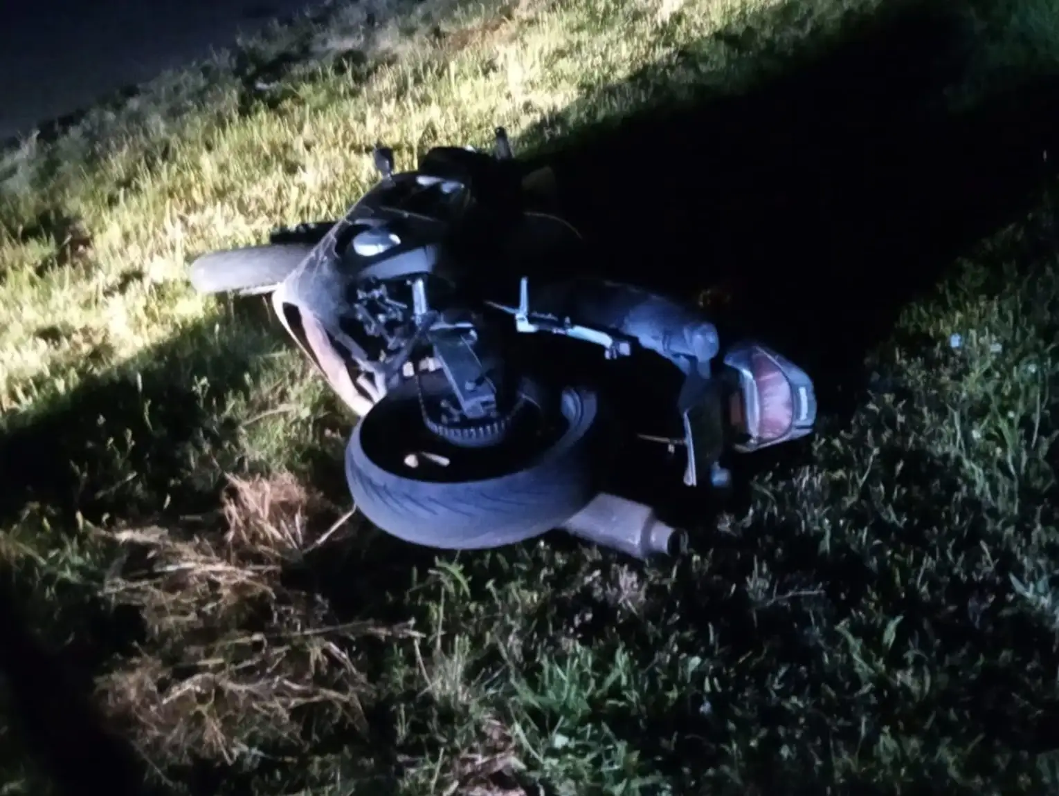 18-latek przez kilkanaście kilometrów uciekał policji. Po złapaniu ... 18-latek przez kilkanaście kilometrów uciekał policji. Po złapaniu ...