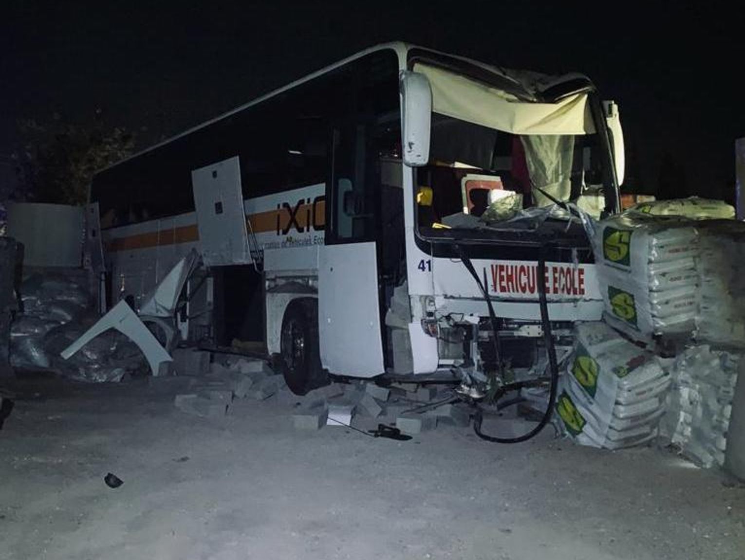 18-latek ukradł autobus, ale po przejechaniu kilku metrów metrów go ... 18-latek ukradł autobus, ale po przejechaniu kilku metrów metrów go ...