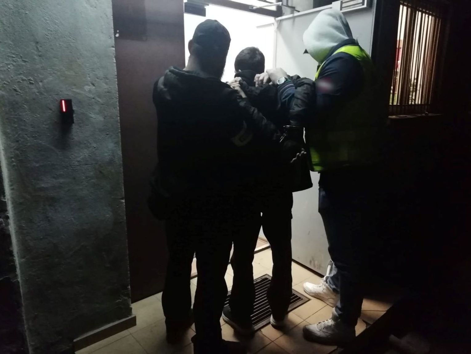 23-latek chodził od kościoła do kościoła i robił bardachę. Narobił ...