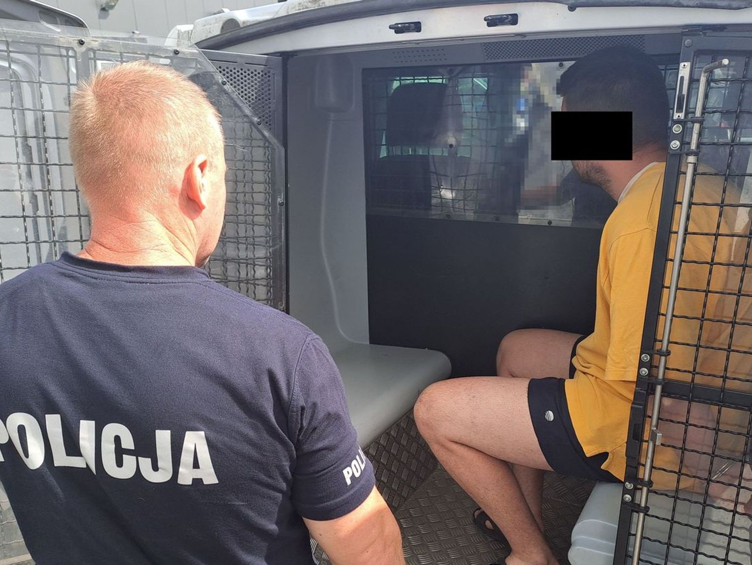 28-latek od trzech lat znęcał się nad swoją rodziną. W końcu nie wytrzymali i powiadomili policję