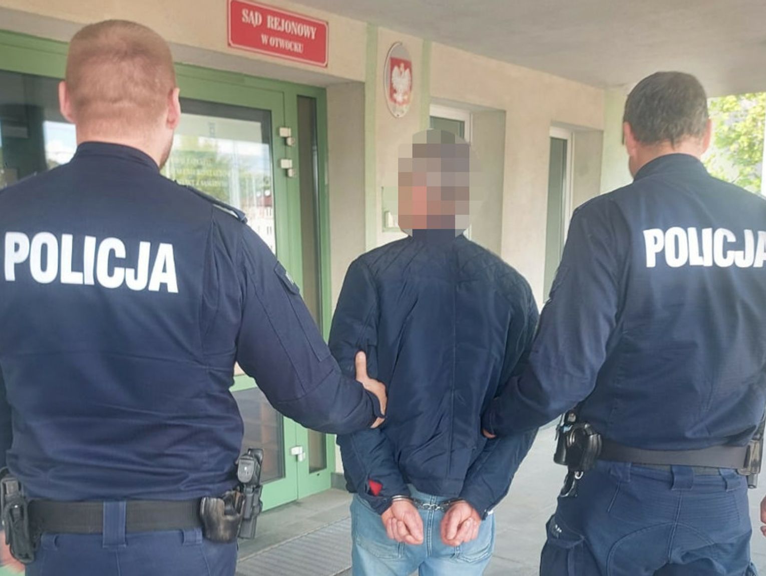 39-latek brutalnie pastwił się nad dwójką pasierbów. Znęcał się ... 39-latek brutalnie pastwił się nad dwójką pasierbów. Znęcał się ...