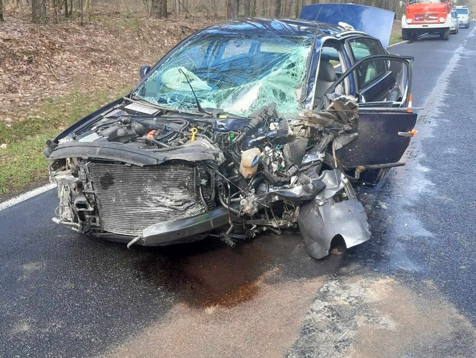 Czołowe zderzenie volkswagena i citroena. 18-letni kierowca nie ... Czołowe zderzenie volkswagena i citroena. 18-letni kierowca nie ...