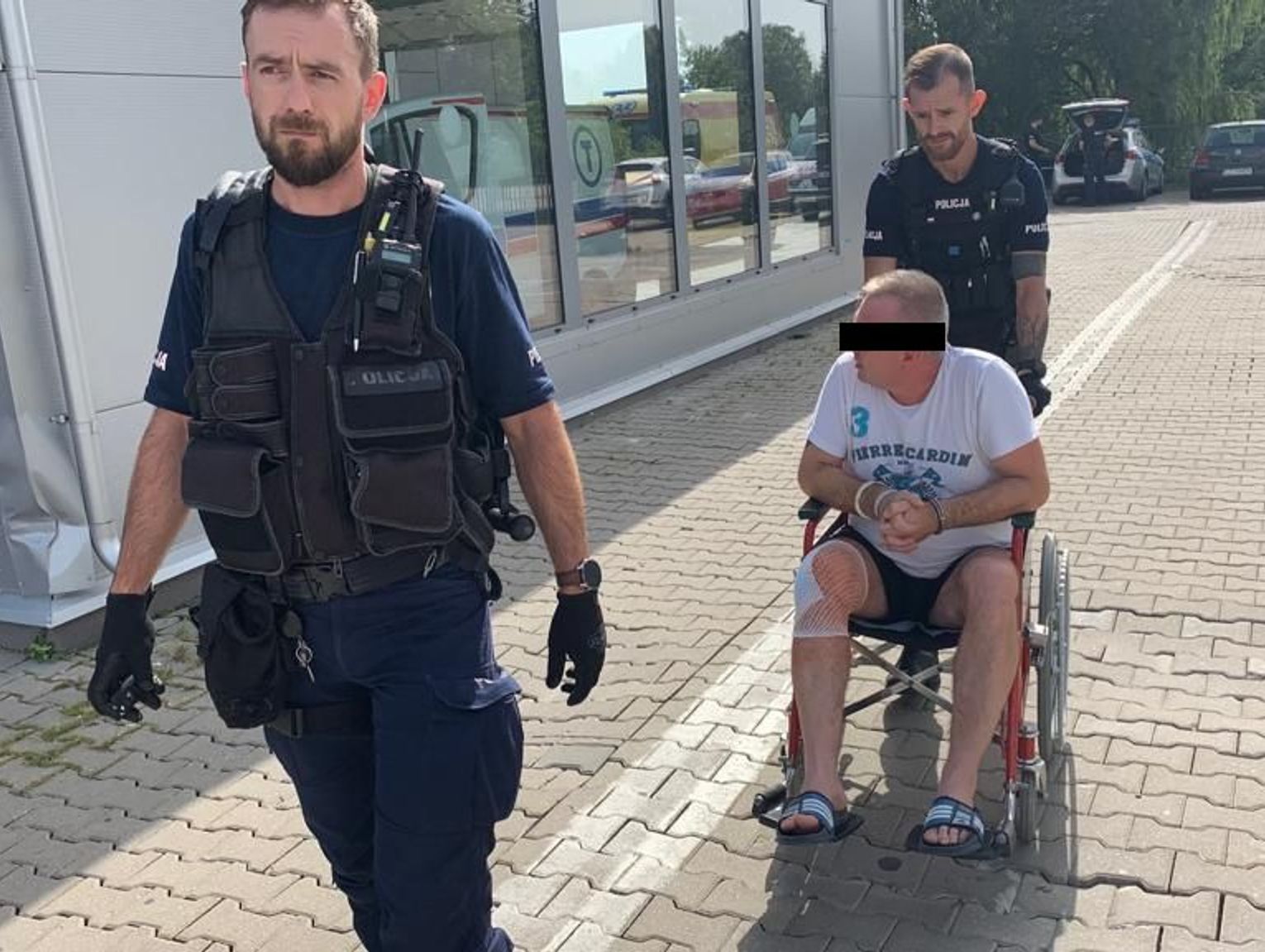 Dusił kobietę na ulicy, bo myślał, że go zdradza. Później postrzelił ... Dusił kobietę na ulicy, bo myślał, że go zdradza. Później postrzelił ...