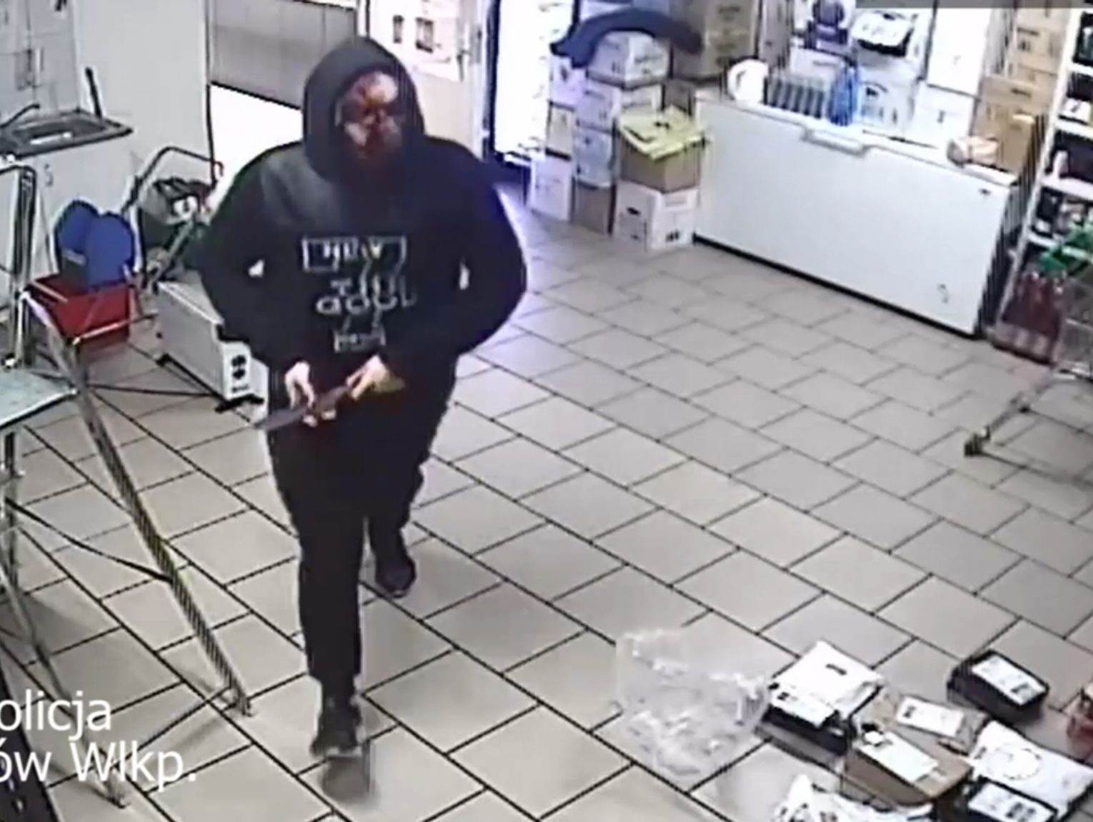 Na twarzy maska z horroru, w ręce nóż. Sterroryzował pracownicę i ...