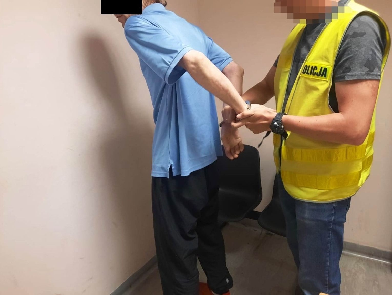 Napadł mężczyznę i groził, że dźgnie go strzykawką z wirusem HIV. Dzień ... Napadł mężczyznę i groził, że dźgnie go strzykawką z wirusem HIV. Dzień ...