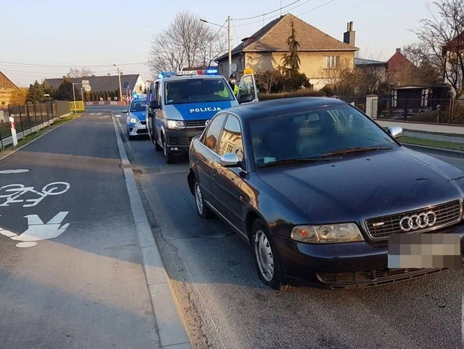 Pijana nastolatka przejechała kilka kilometrów na felgach, w końcu ... Pijana nastolatka przejechała kilka kilometrów na felgach, w końcu ...