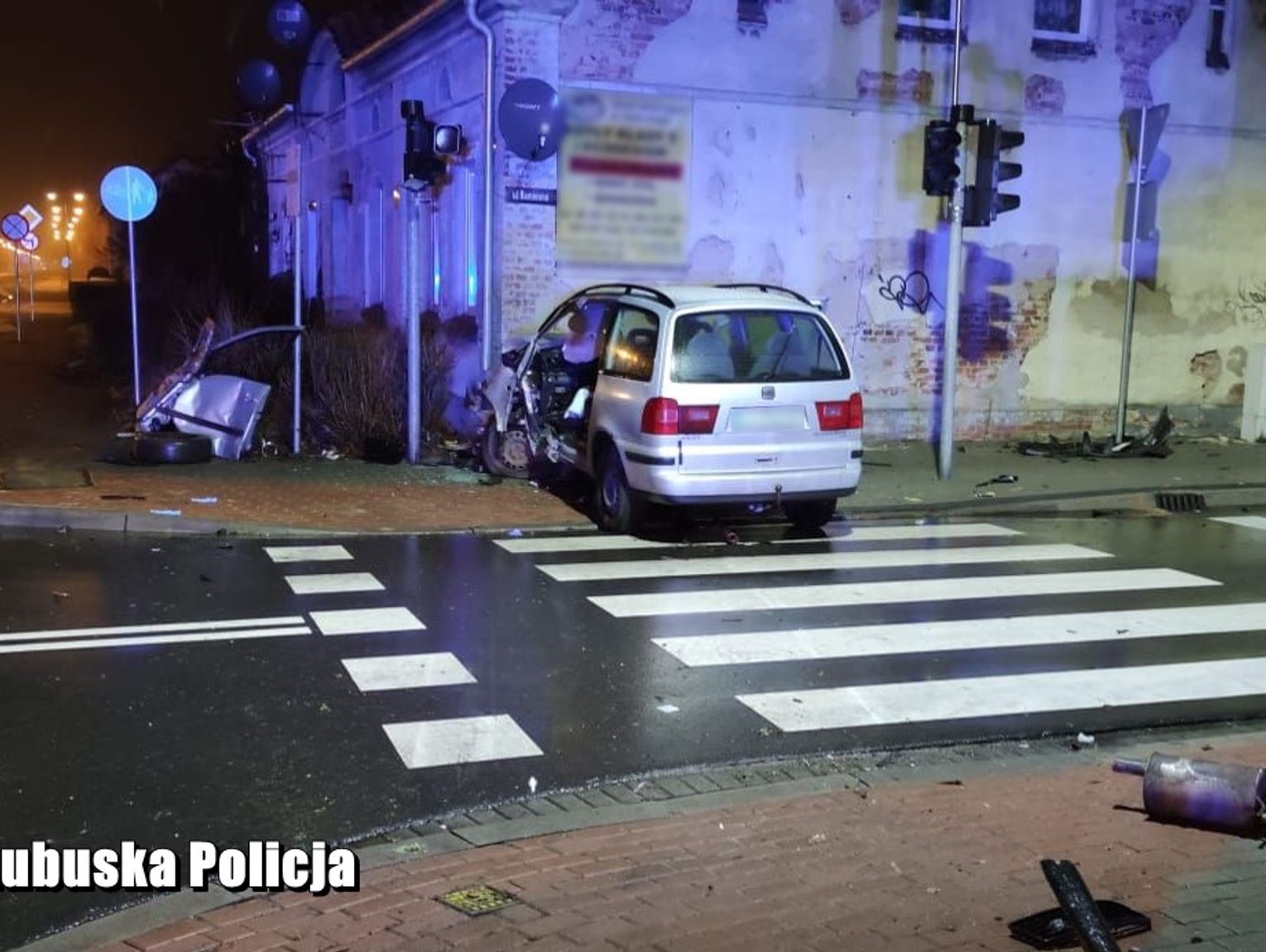 Pijany Ukrainiec uciekał policji. Pościg zakończył czołówką ze ścianą domu Pijany Ukrainiec uciekał policji. Pościg zakończył czołówką ze ścianą domu