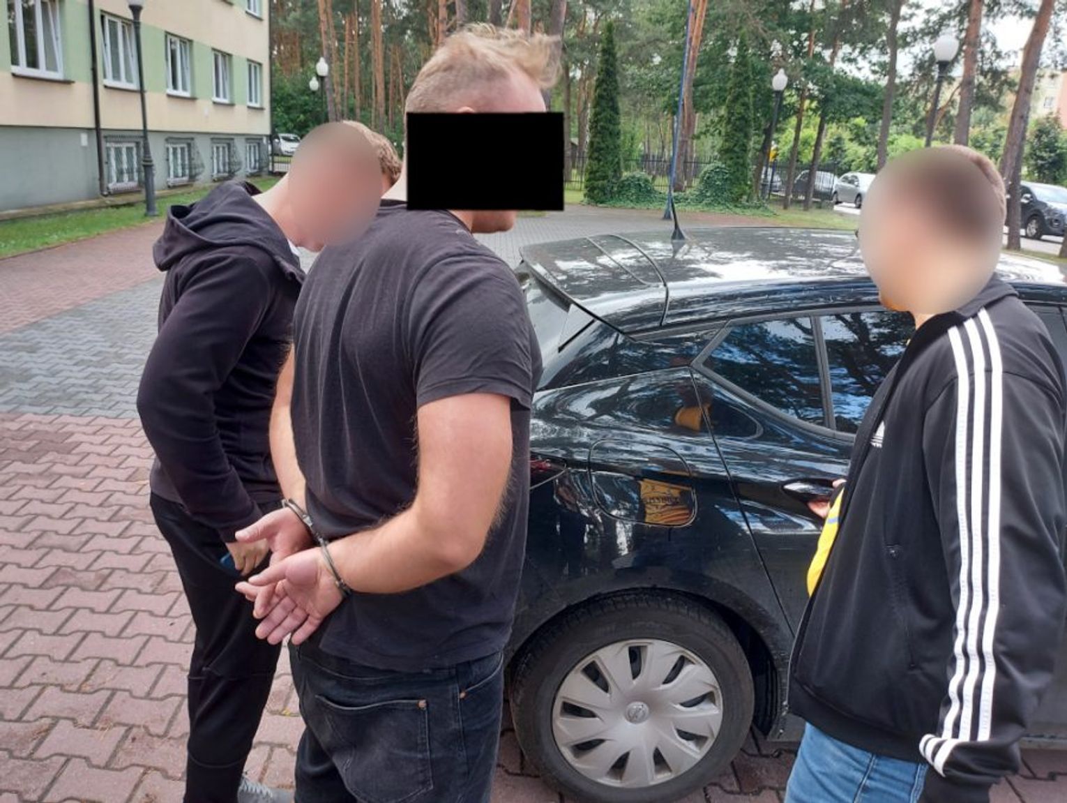Pobita Dziewczyna Doniosła Na Swojego Chłopaka Zatrzymali Go Z Haszyszem