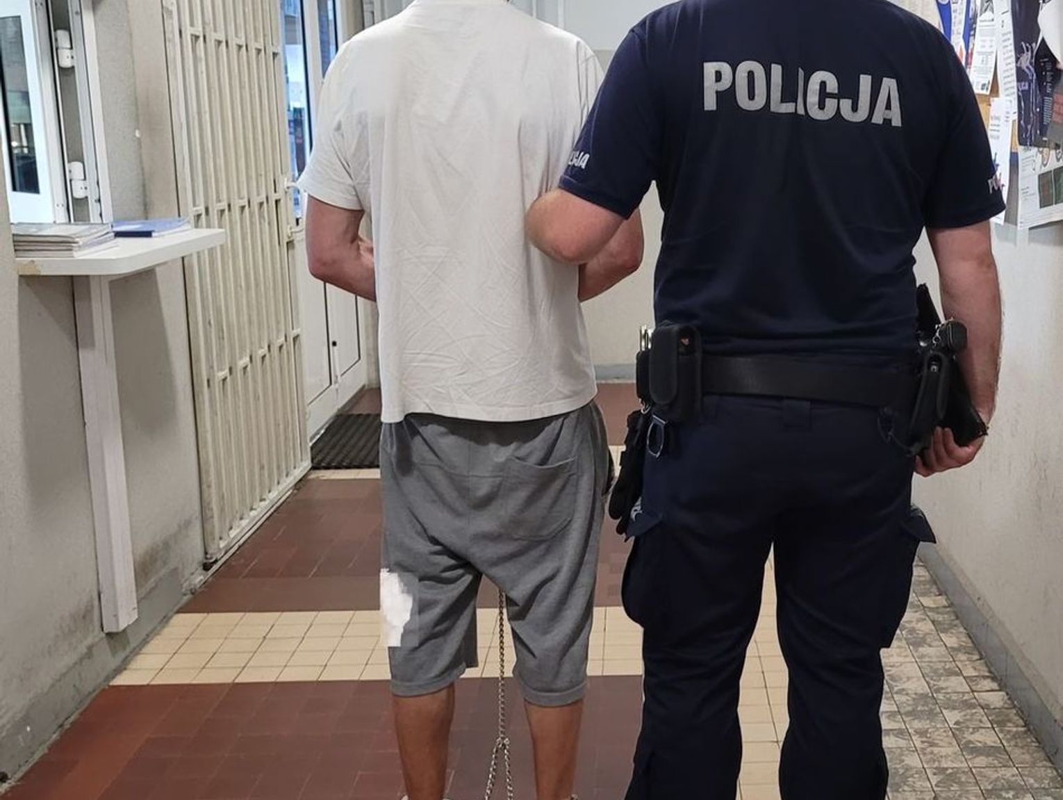 Pokłócił się z kolegami, został przez nich pobity na śmierć. Dwóm ... Pokłócił się z kolegami, został przez nich pobity na śmierć. Dwóm ...