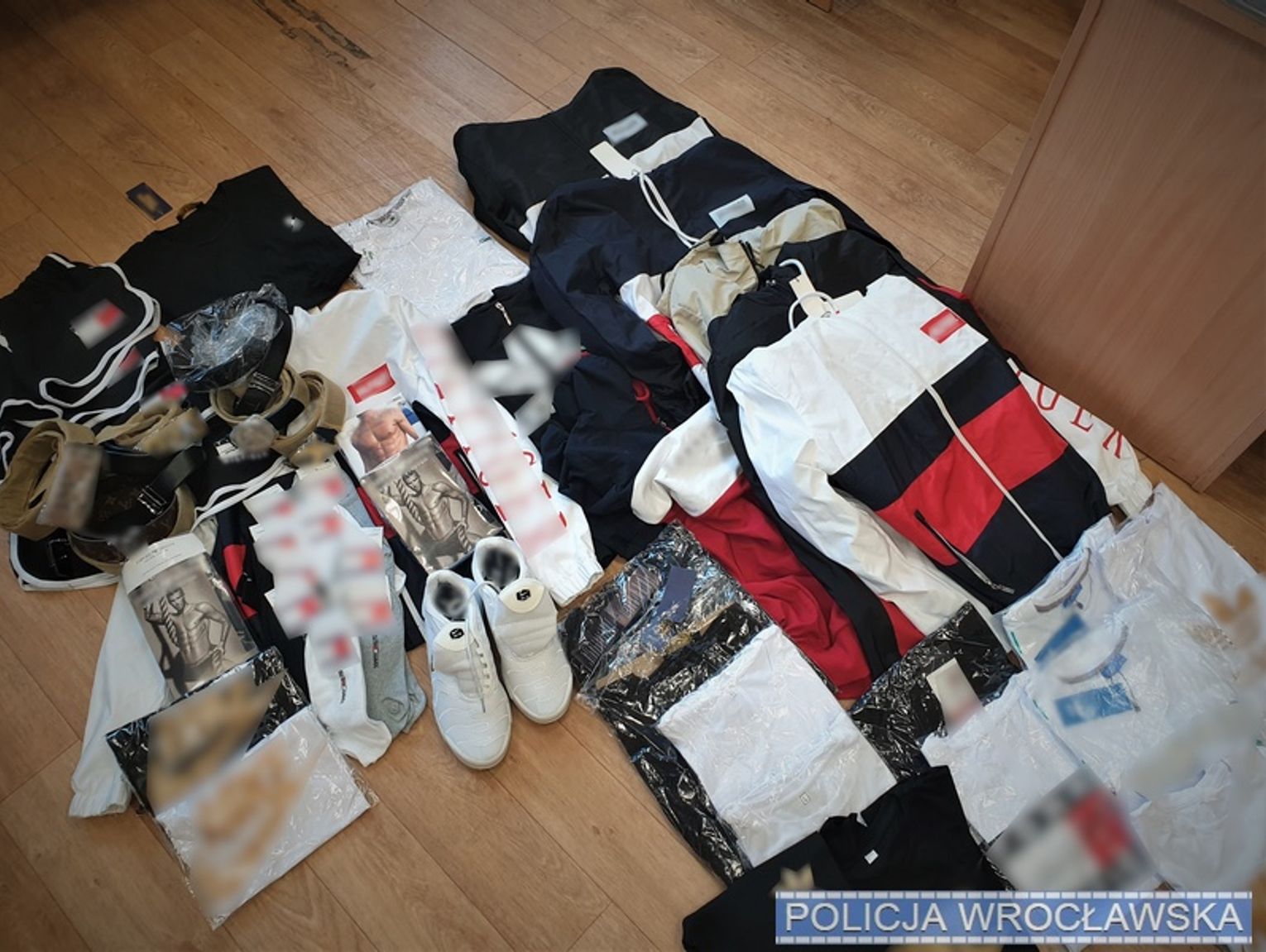 Poszukiwany listem gończym zajął się handlem na bazarku. Sprzedawał ...