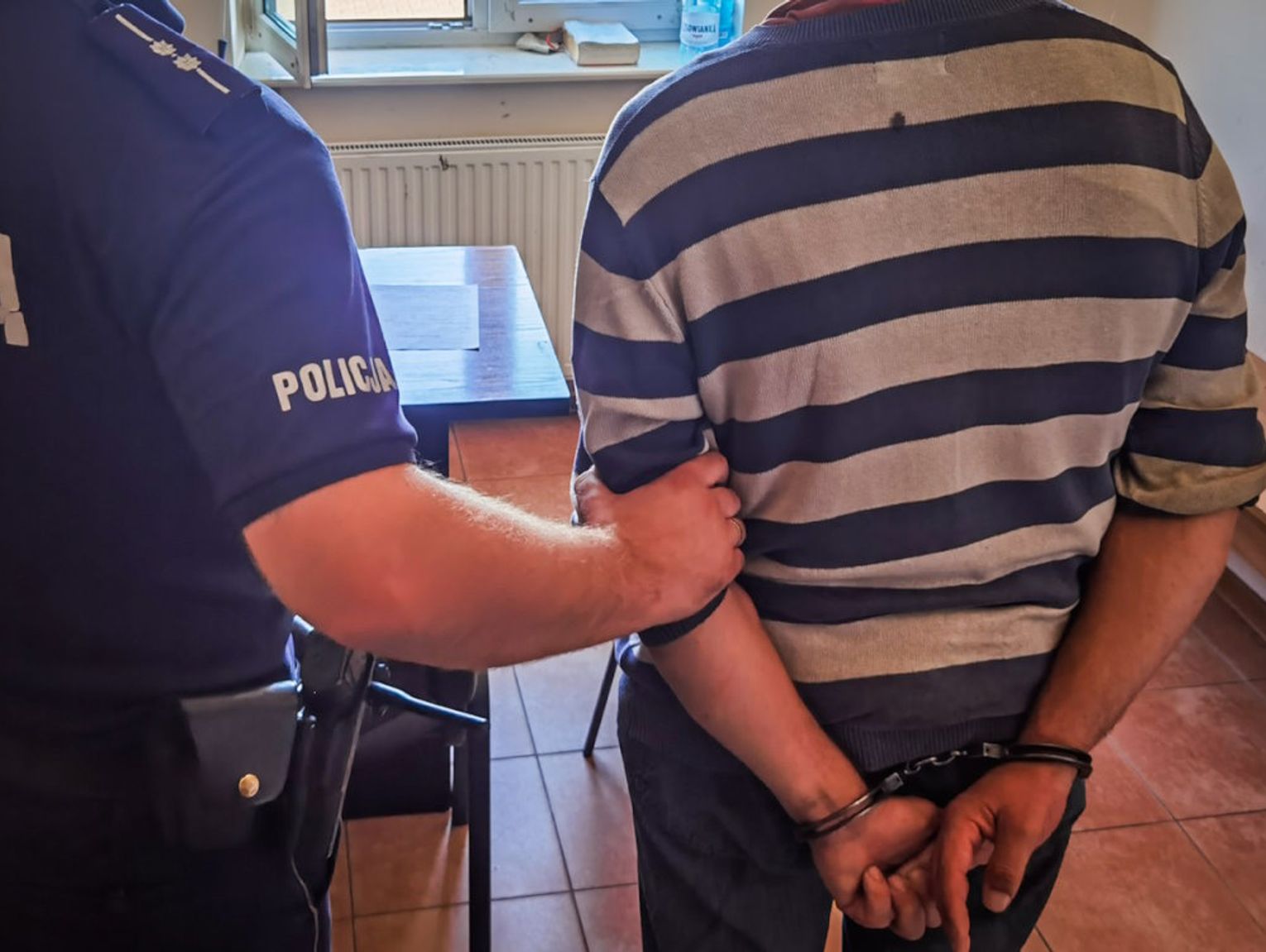 W amoku demolował pomniki na cmentarzu. Tłumaczył, że w pełnię księżyca ...