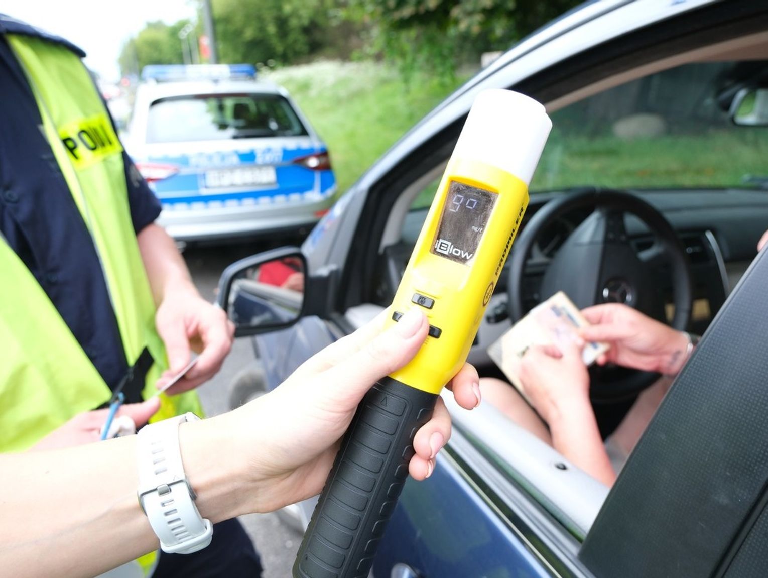 Wsiadł za kierownicę bez uprawnień i z dwoma promilami we krwi. Wraz z żoną jechali na wesele