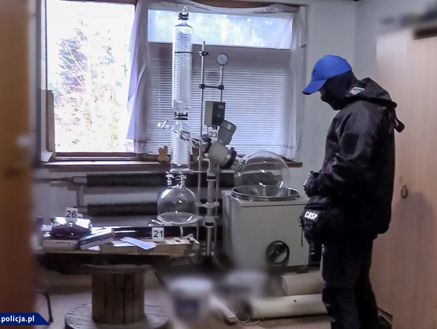 Zlikwidowane laboratorium do produkcji 3-CMC. Przejęto 50 kg narkotyku ...