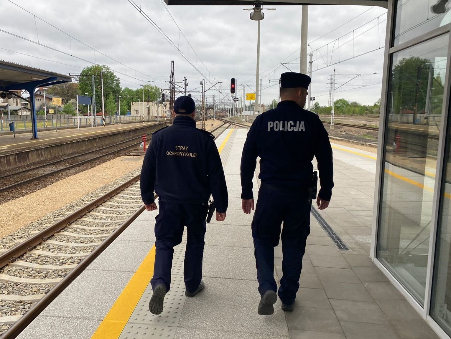 Zuchwała kradzież na dworcu kolejowym. Złodzieje zabrali bagaż wart 40 tysięcy złotych
