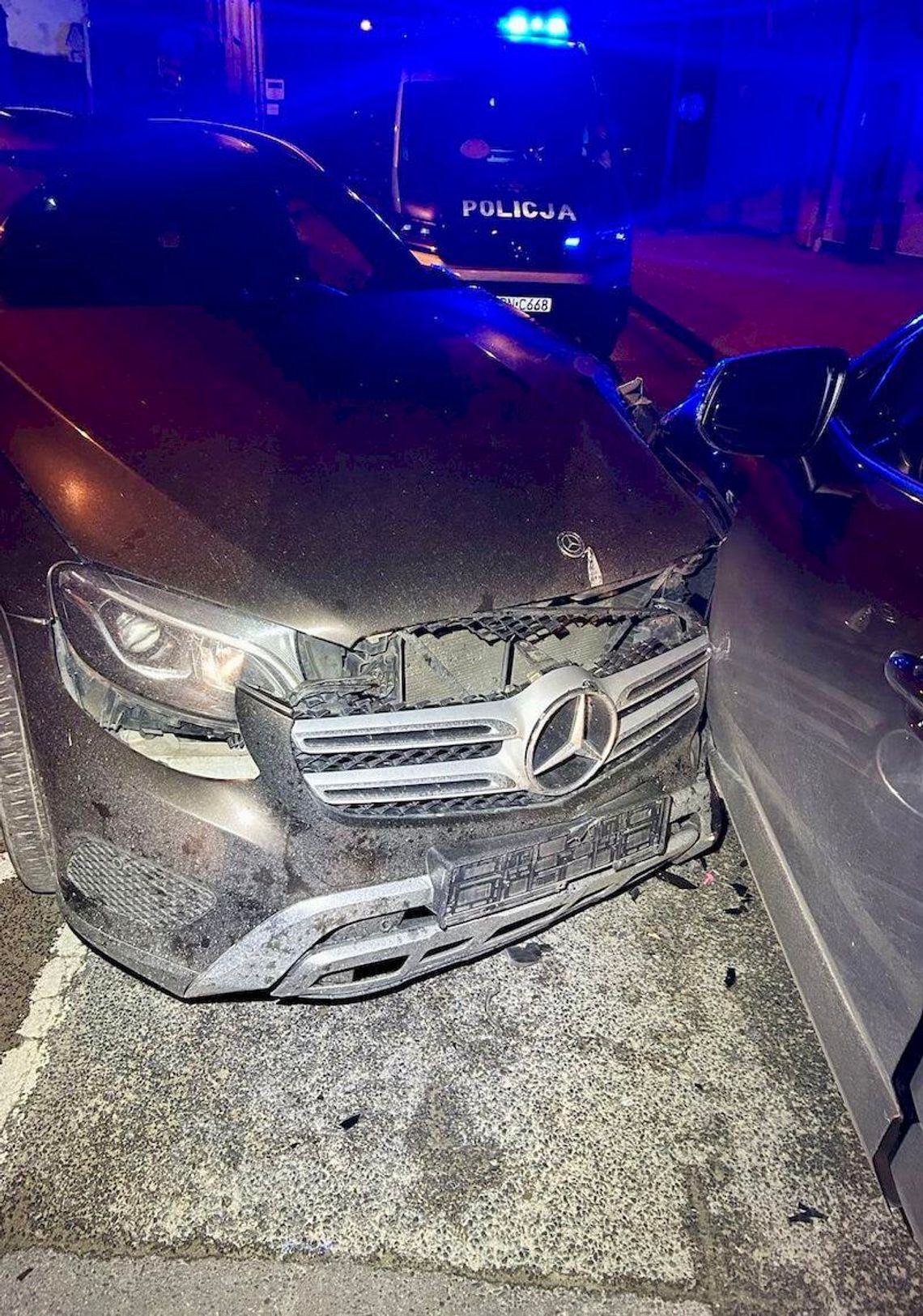 Skosiła znak, ale twardo jechała dalej. Pijana kobieta w mercedesem zatrzymała się dopiero po ...