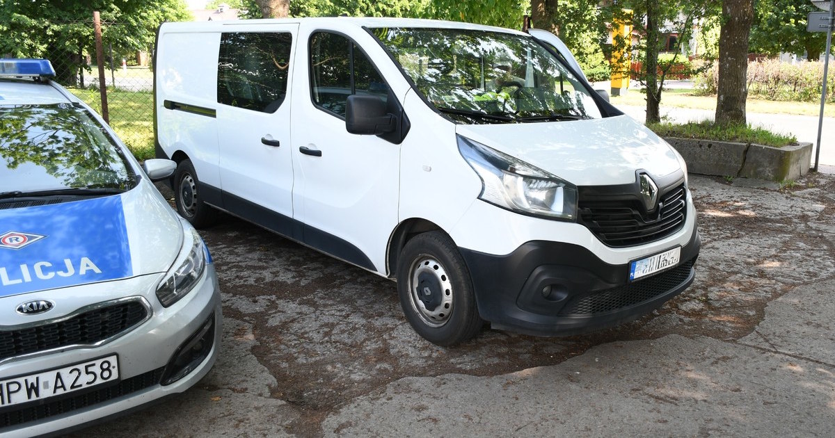 Kompletnie pijany przyszedł do pracy. Szef kazał mu iść do domu, 53-latek ukradł firmowego busa