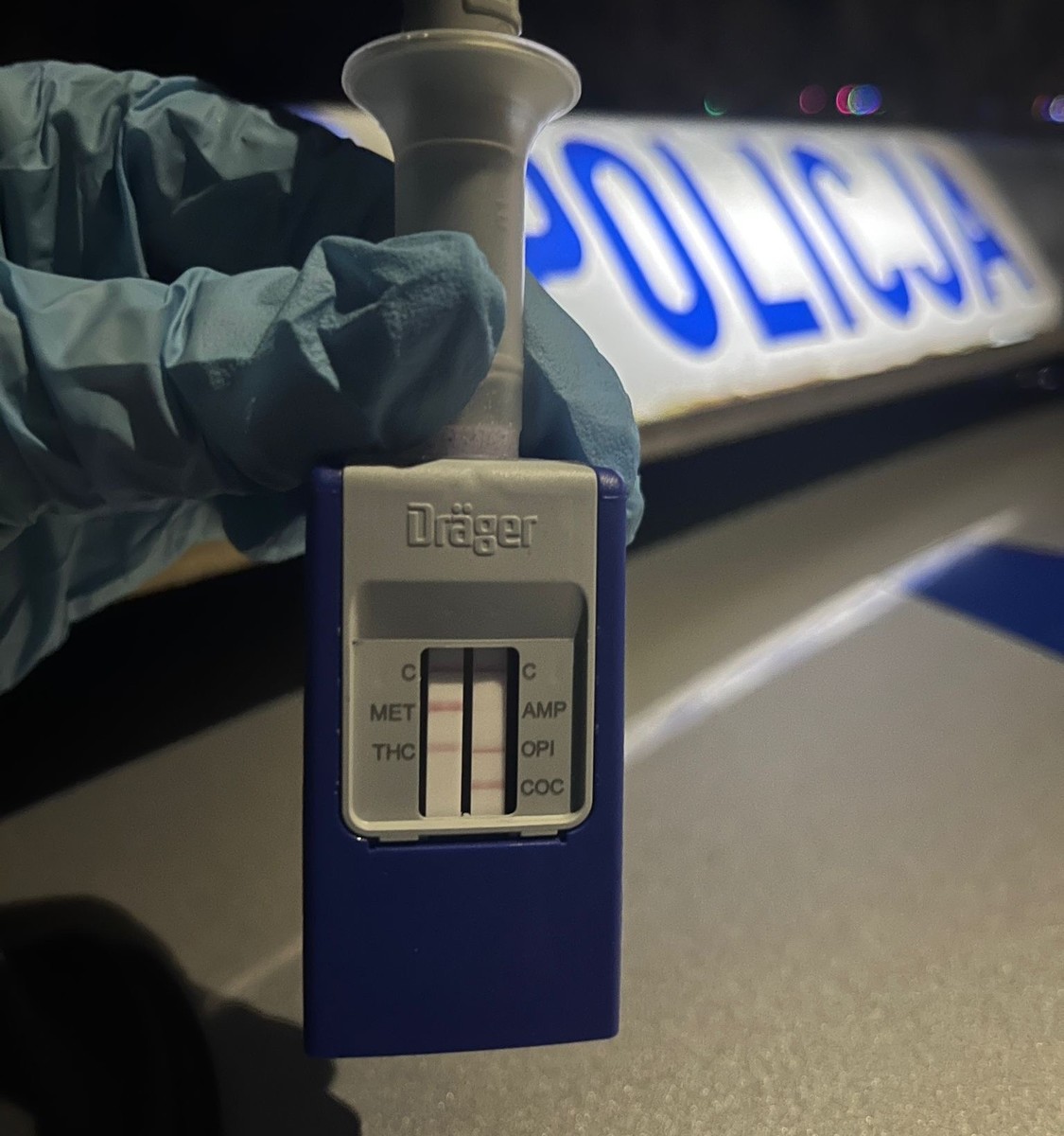 Policjanci zwrócili uwagę na dziwne zachowanie 33-latka. Okazało się ...